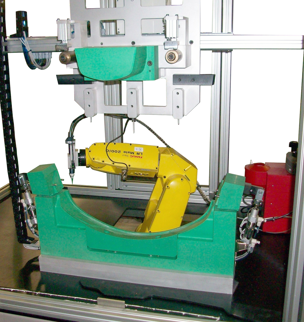CDA - Robot gluing cell
